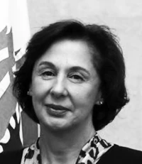 من هي نجلا رياشي؟ - معلومات حول الشخصية