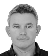 من هو نيك هاستن؟ - السيرة الذاتية