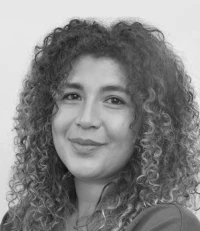 من هي إيناس رفاعي؟ - السيرة الذاتية